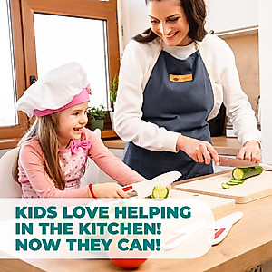 StarPack Kids Knife Set of 3 & 4x Sandwich Cutters for Kids - Toddler Knife Set & Fun Sandwich Cutters for Kids - Kids Knives for Real Cooking & 4x cookie cutters/sandwich cutters (Cherry Red)