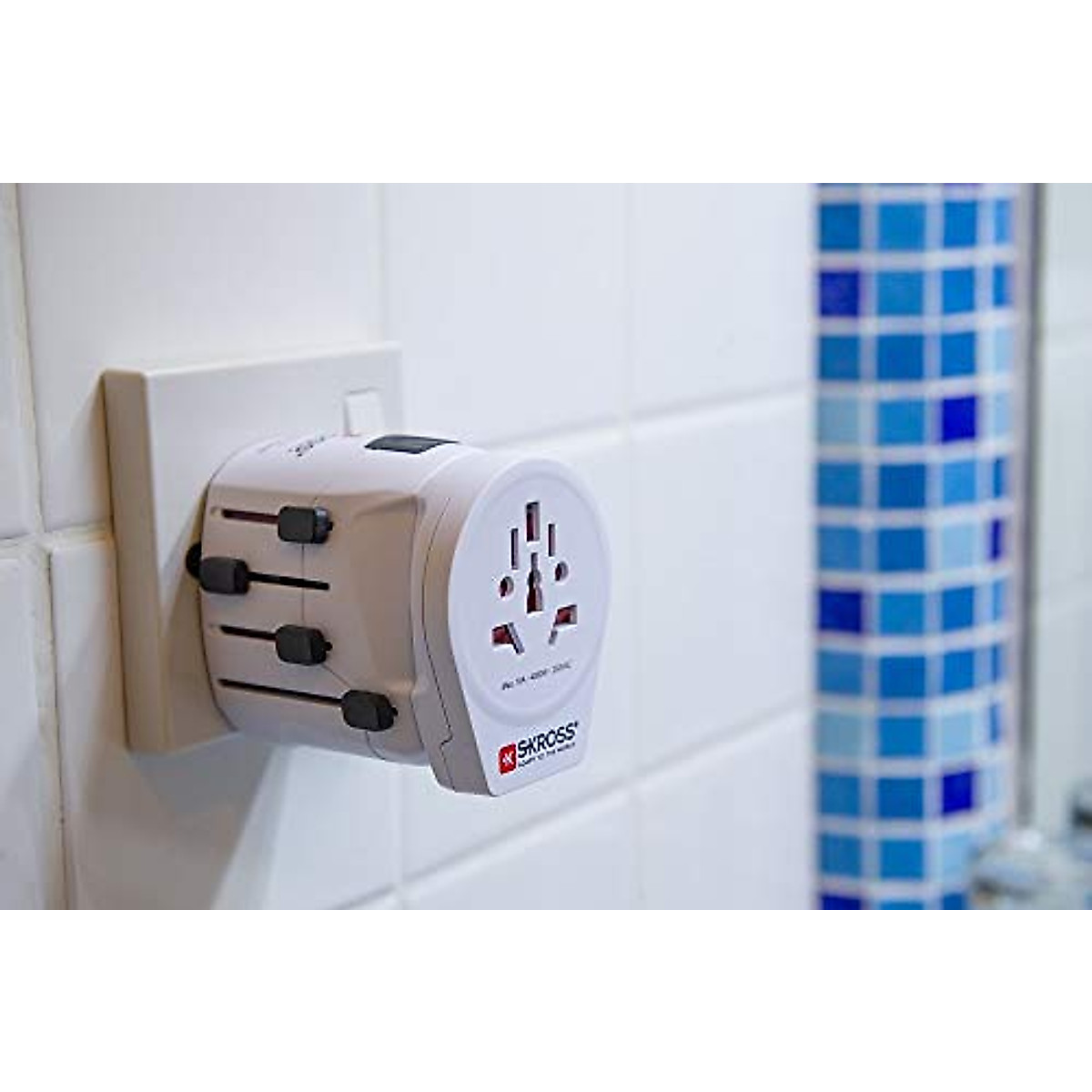 Skross Pro-World & USB Travel Adaptor, White