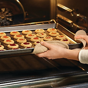 Wilton Perfect Results Premium Non-Stick Bakeware Cookie Pan Set, Whether Baking for a Kids Party, the Holidays or Family, These Baking Sheets have You Covered, 3-Piece