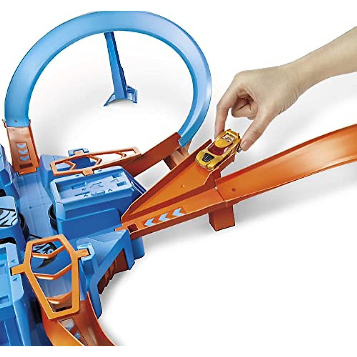 Hot Wheels Toy Car Track Set, Criss Cross Crash with 1:64 Scale Vehicle, Powered by a Motorized Booster [Amazon Exclusive]