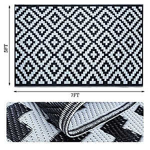 NFECO Reversible Rugs Plastic Rug Outdoor Rug Lightweight Outside Mats with Carrying Bag Modern Outdoor Rug for Patio Portable Mats for RV Backyard Deck Picnic Beach(5x7, Black&White)