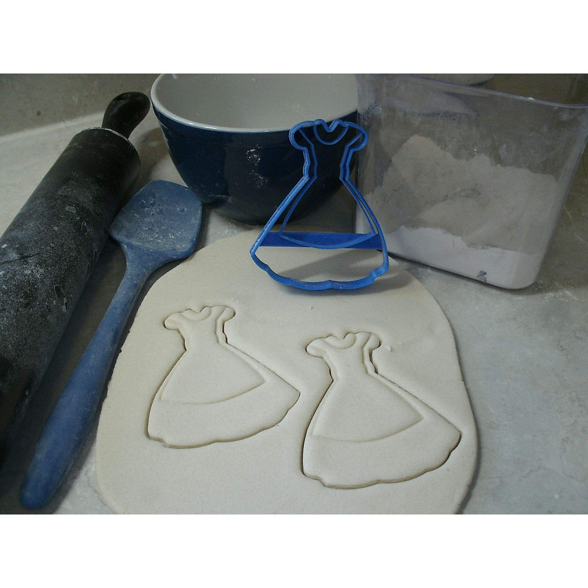 ALICE IN WONDERLAND ADVENTURES PRINCESS DRESS MOVIE CHARACTER COOKIE CUTTER USA MADE PR2912