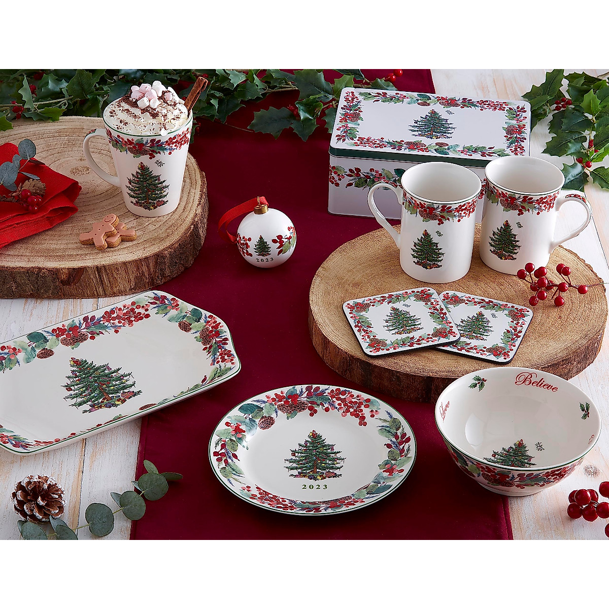 Spode Christmas Tree Collector's Plate, 8-Inch Porcelain Dinner & Appetizer Plate, Holiday-Themed Serving Plate, Microwave & Dishwasher Safe, Festive Collectible Seasonal Dining Plate