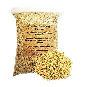 Wood Smith USA Premium Pine Bedding | Dust Free, Soft Shavings | All Natural | Chicken Coops | Animal Bedding | Small Animals | Odor Control (4 Quart)