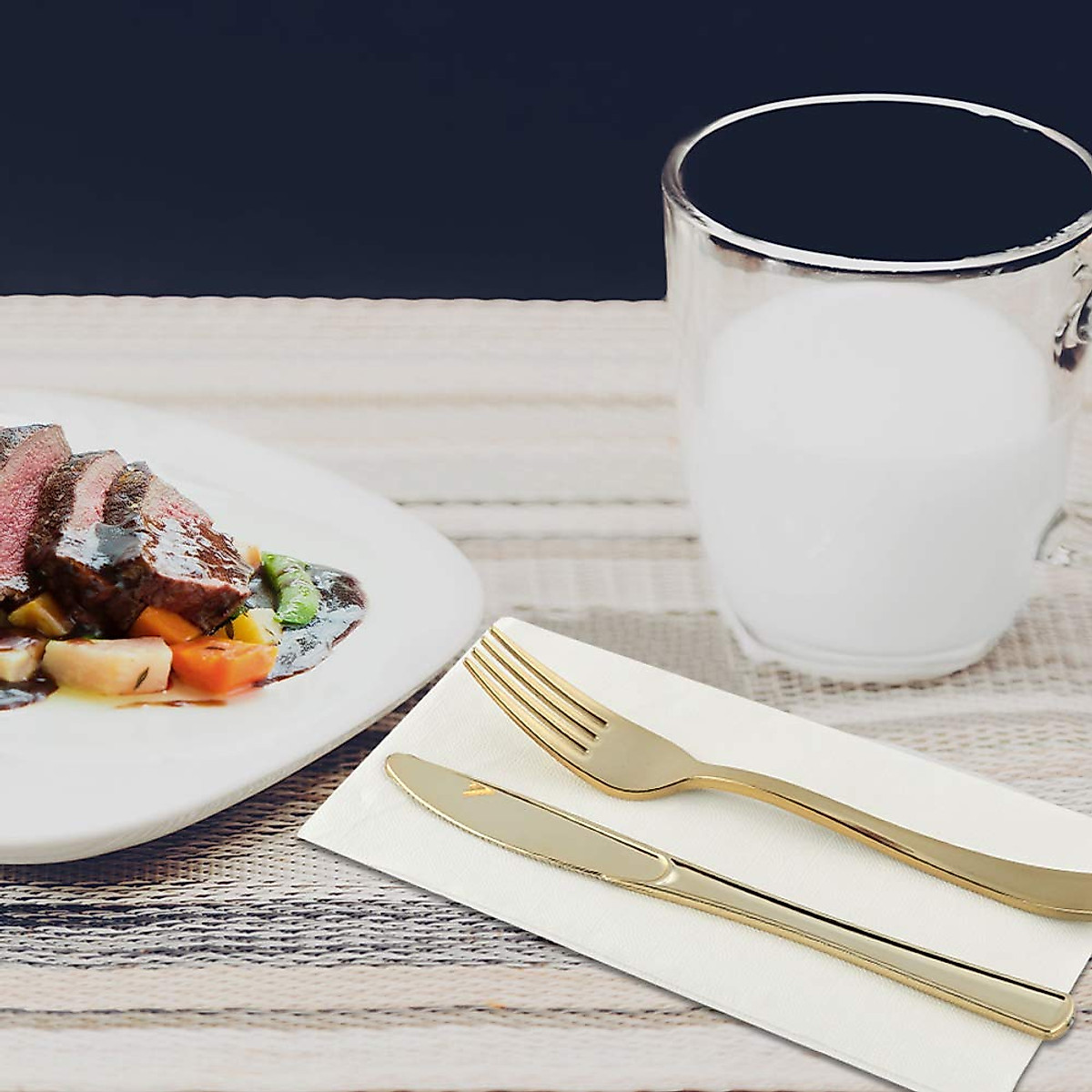 Vplus 600 Pack Paper Napkins Guest Towels Disposable Premium Quality 3-ply Dinner Napkins Disposable Soft, Absorbent, Party Napkins Wedding Napkins for Kitchen, Parties, Dinners or Events(White)