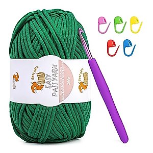 Fedmut Chunky Easy Yarn for Crocheting, 200g Crochet Yarn for Beginners with Crochet Hook, Thick Chunky Yarn with Easy-to-See Stitches for Dolls, Bags and Beginners Crocheting (Emerald Green)