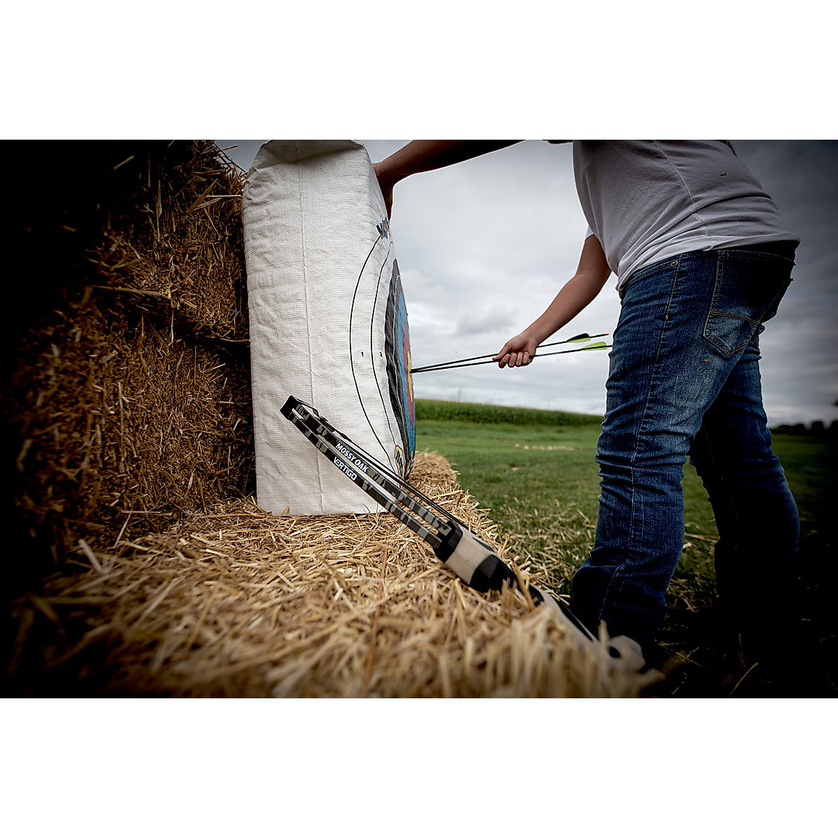 Barnett Vertigo Compound Bow, Youth Bow Ages 7-10, with 2 Junior Arrows, Arrow Rest, Mossy Oak Bottomland Camo