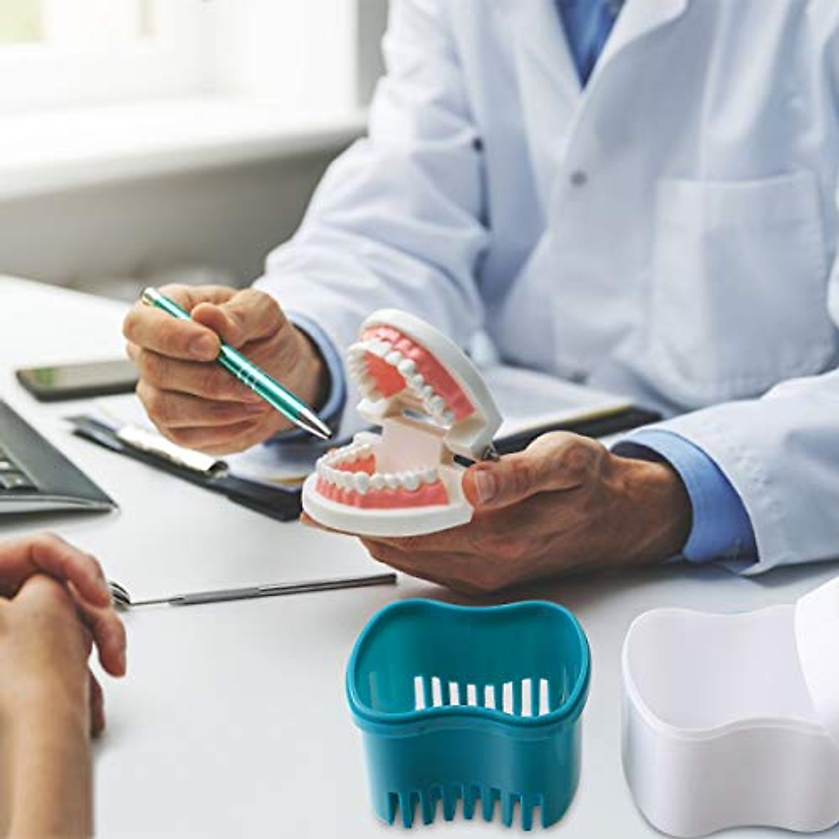 Denture Bath Case with Basket Denture Bath Cleaning Box Container Soaking Cup Cleaner Retainer Case Holder for Dentures for False Teeth (B)