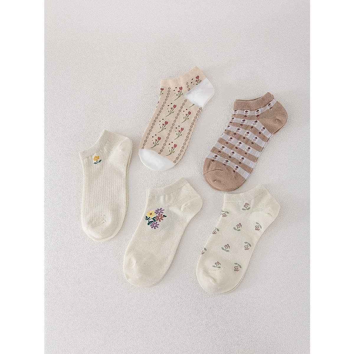 WDIRARA Women's 5 Pairs Floral Print Striped Cute Socks Casual Ankle Crew Socks Multicolor one-size