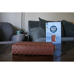 NIrV, Giant Print Compact Bible, Leathersoft, Brown, Comfort Print