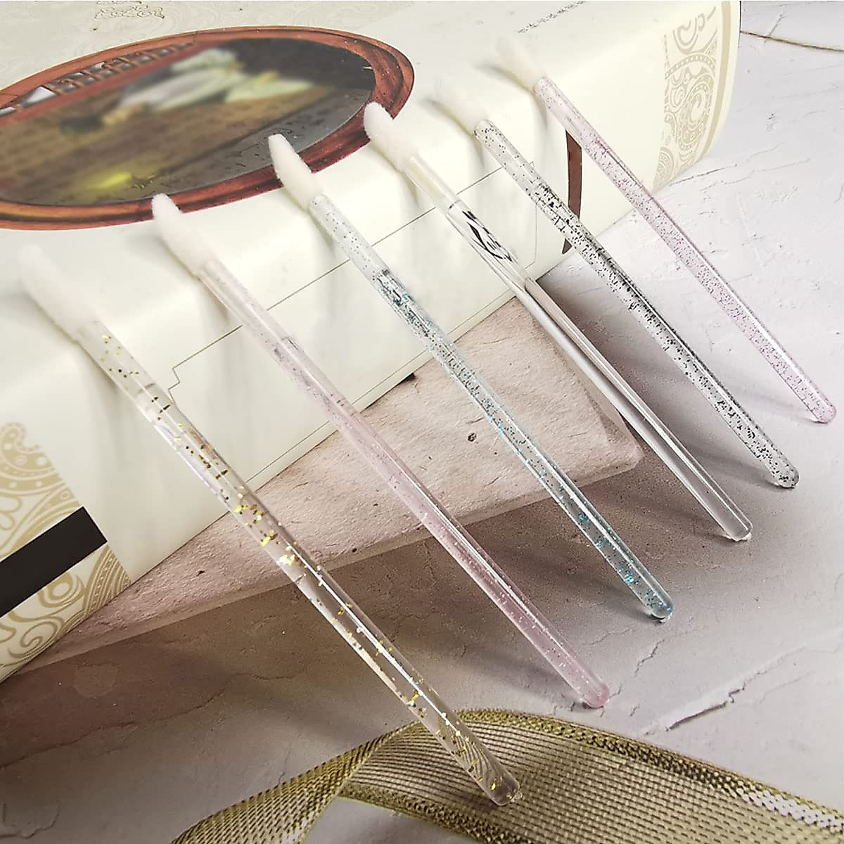 ZYIGYI 300 Pcs Disposable Lip Brushes, Lipstick Applicator, Lip Gloss Wands 6 Color