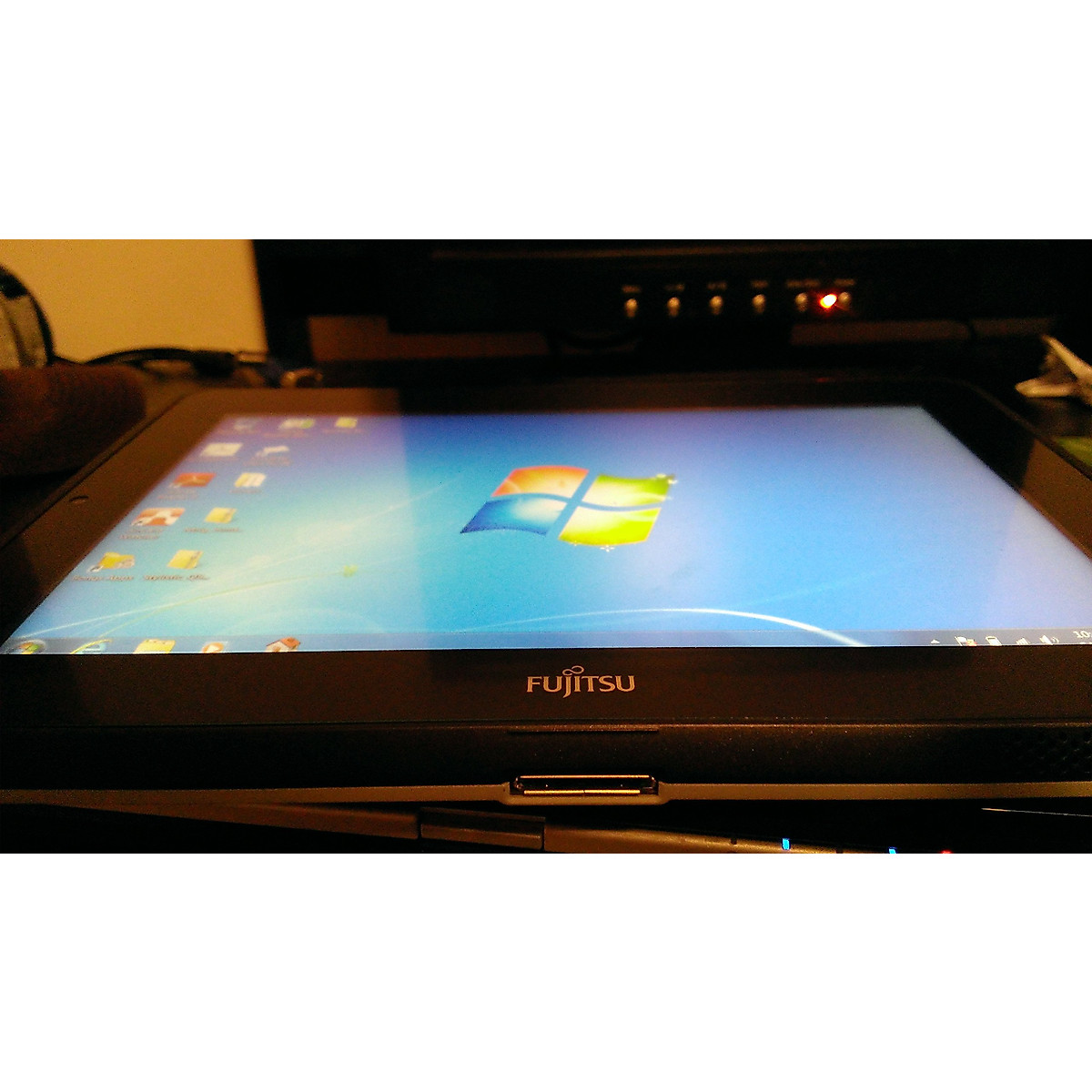 Fujitsu STYLISTIC Q550 10.1" 1280 x 800 LED Net-tablet PC - Atom Z670 1.50 GHz 62GB SSD 2GB RAM Q550-62GB-02
