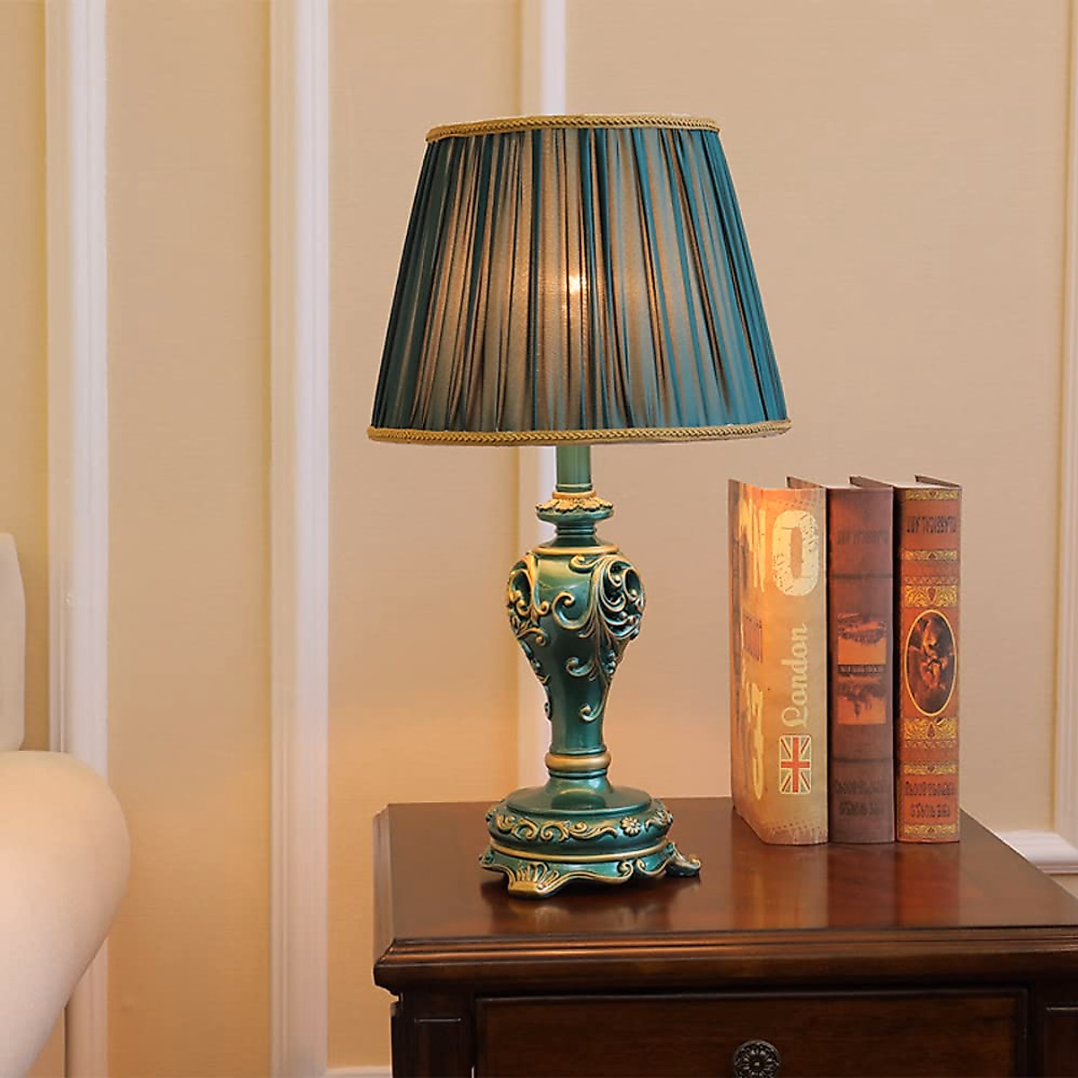 GaRcan Victorian Style Table Lamp, Traditional Handmade Fabric Lampshade Bedroom Bedside Lamp Resin Sculpture Lamp Body Desk Lamp for Living Room Study Reading Lamp