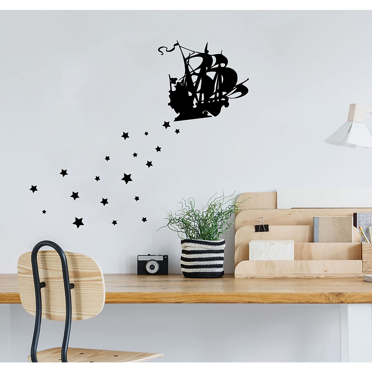 Peter The Jolly Roger Captain Hook Pirate Ship Silhouette Vinyl Wall Art Sticker Wall Decal Decoration For Home Room Wall Boys Girls Room Playroom Wall Décor Décor Design Size (6x10 inch)