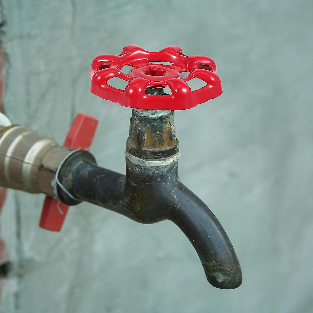 Piriuuo 2 Pcs Outdoor Faucet Handle, 7x7mm Hose Bib Handle Round Wheel Water Valve Handle Square Stem Faucet Handle Replacement Iron Water Spigot Handle (Red)