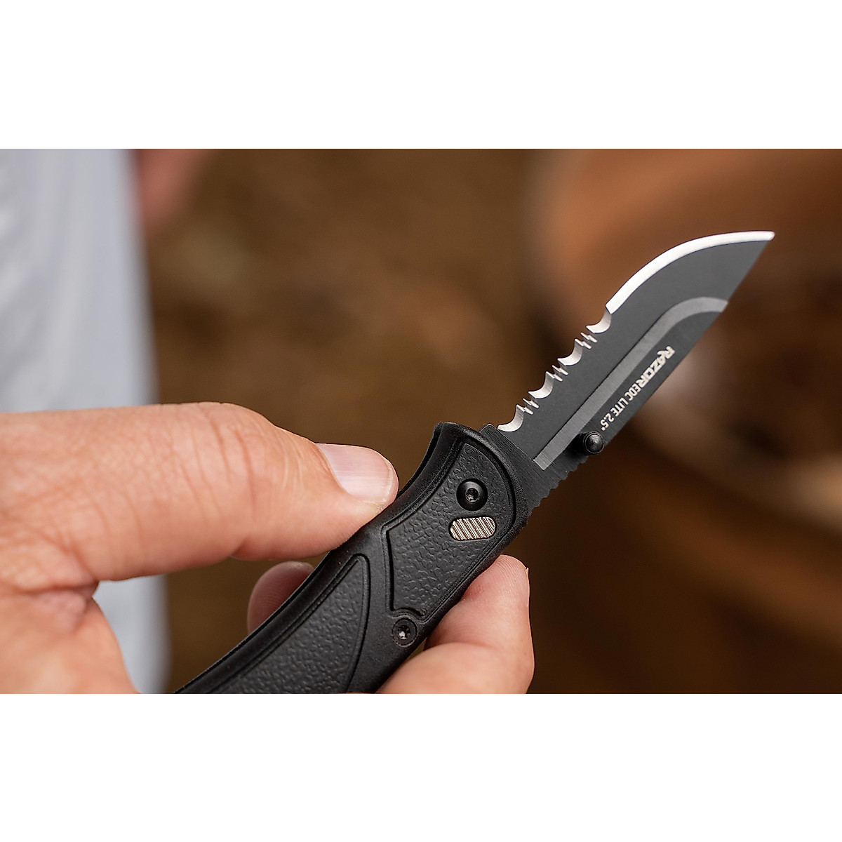 OUTDOOR EDGE Razor EDC Lite Folding Pocket Knife with Clip | Compact 2.5” Replaceable Blade Knife with RazorSafe Blades | Perfect Small Knife for Men, Women, Work & Camping (Green, 2 Black Blades)