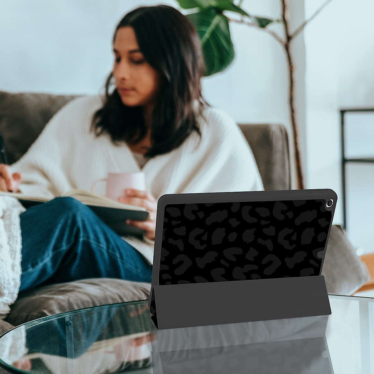 Deokke Compatible with iPad 9th /8th /7th Generation Case(2021/2020/2019) iPad 10.2 inch Case with Pencil Holder and Soft TPU Back Case,Auto Sleep/Wake Cover,for Girls Women-Black Leopard Cheetah