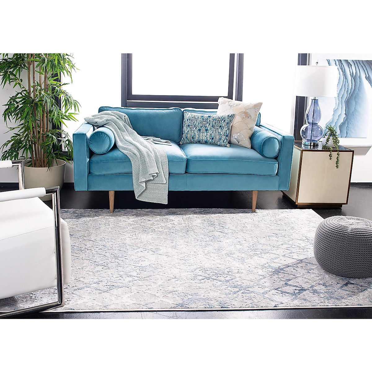 SAFAVIEH Amelia Collection Area Rug - 9' x 12', Light Grey & Blue, Modern Trellis Distressed Design, Non-Shedding & Easy Care, Ideal for High Traffic Areas in Living Room, Bedroom (ALA783G)