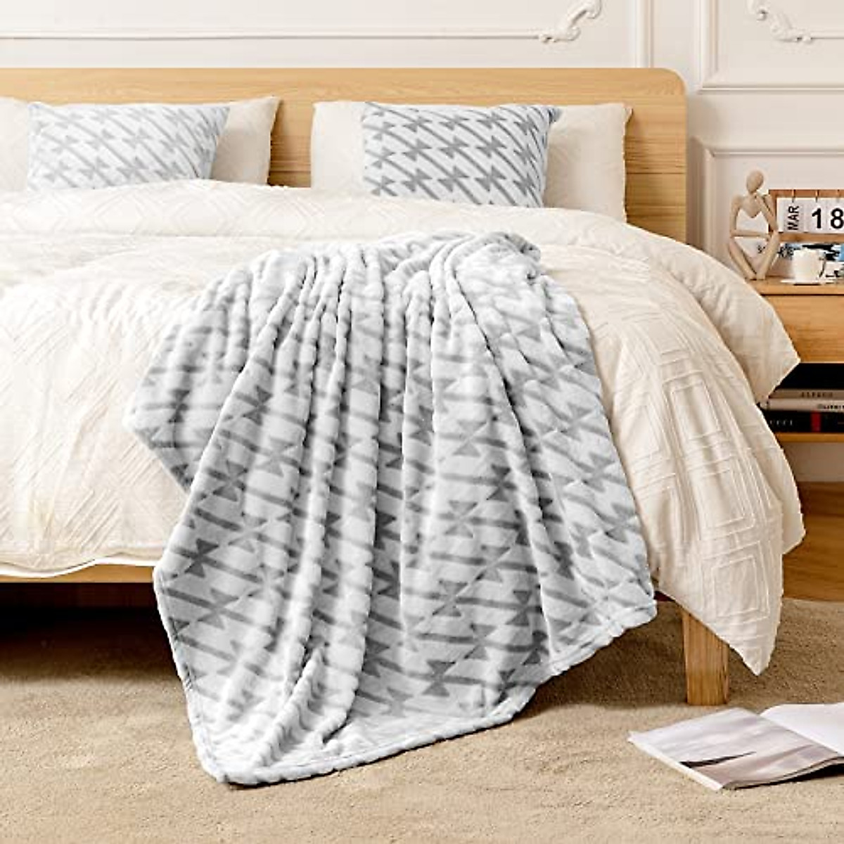 FY FIBER HOUSE Throw Blanket Flannel Fleece Lightweight Cozy Plush Microfiber - 3D Houndstooth Print Throw for Sofa Couch Bed, 50"X60", Grey