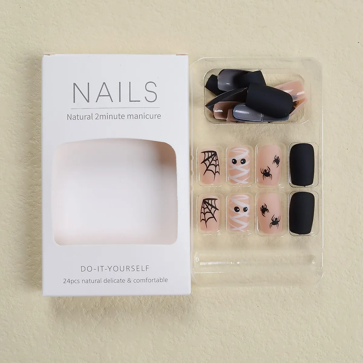 fuldgaenr Black Halloween Press on Nails Short Square Fake Nails with Spiders Web Pattern False Nails Design Acrylic Glue Nails Stick on Nails for Women 24Pcs