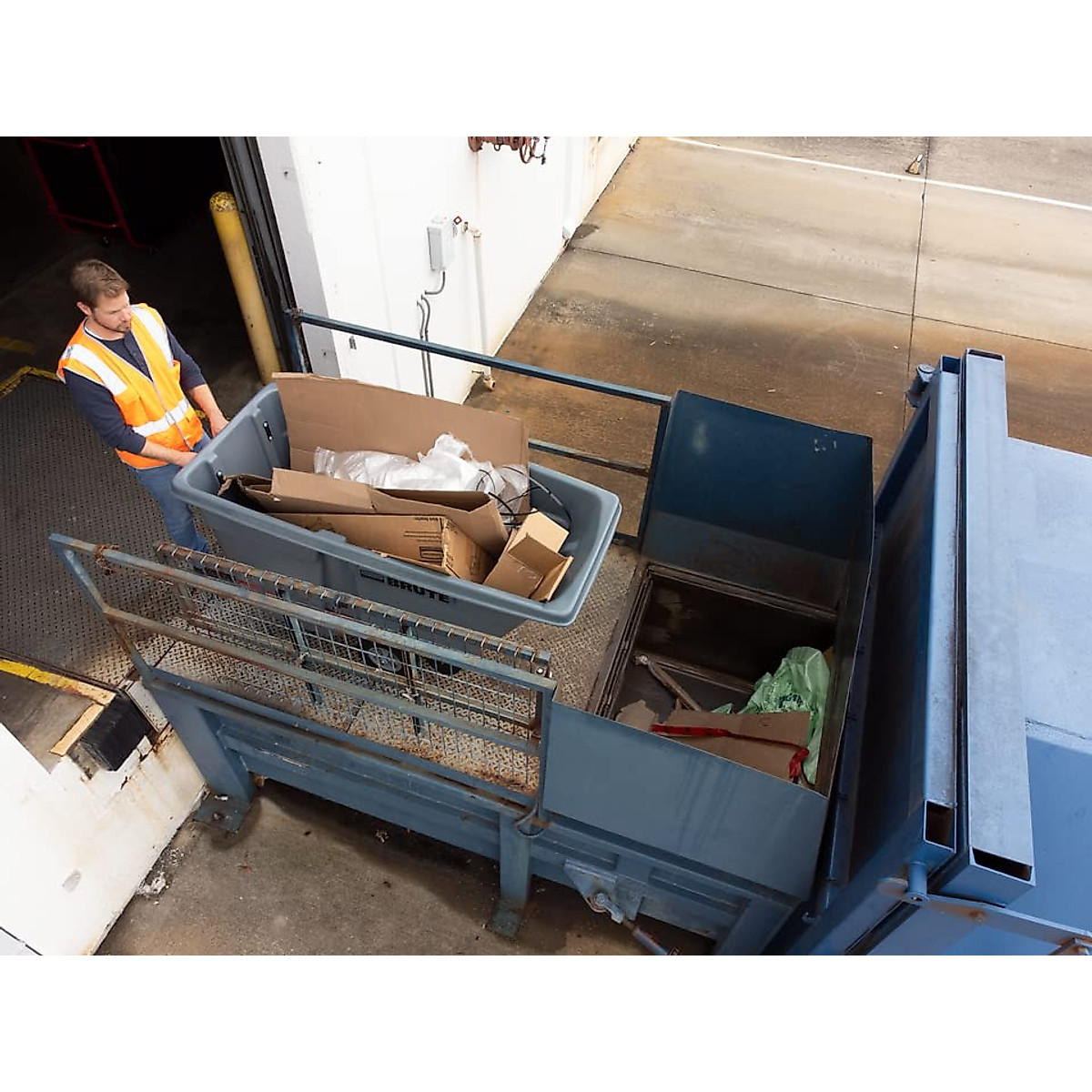 Rubbermaid Brute Tilt Dump Truck/Trash Cart/Garbage Collection/Recycling, 1 Cubic Yard, Standard Duty, 1,250 lbs., Gray, Distribution Centers/Warehouse/Manufacturing/Stadiums