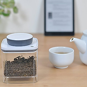 Ankomn Turn-N-Seal vacuum/airtight moisture prevent storage container perfect for Coffee Teas Rice Nuts Medicine (0.6quart)