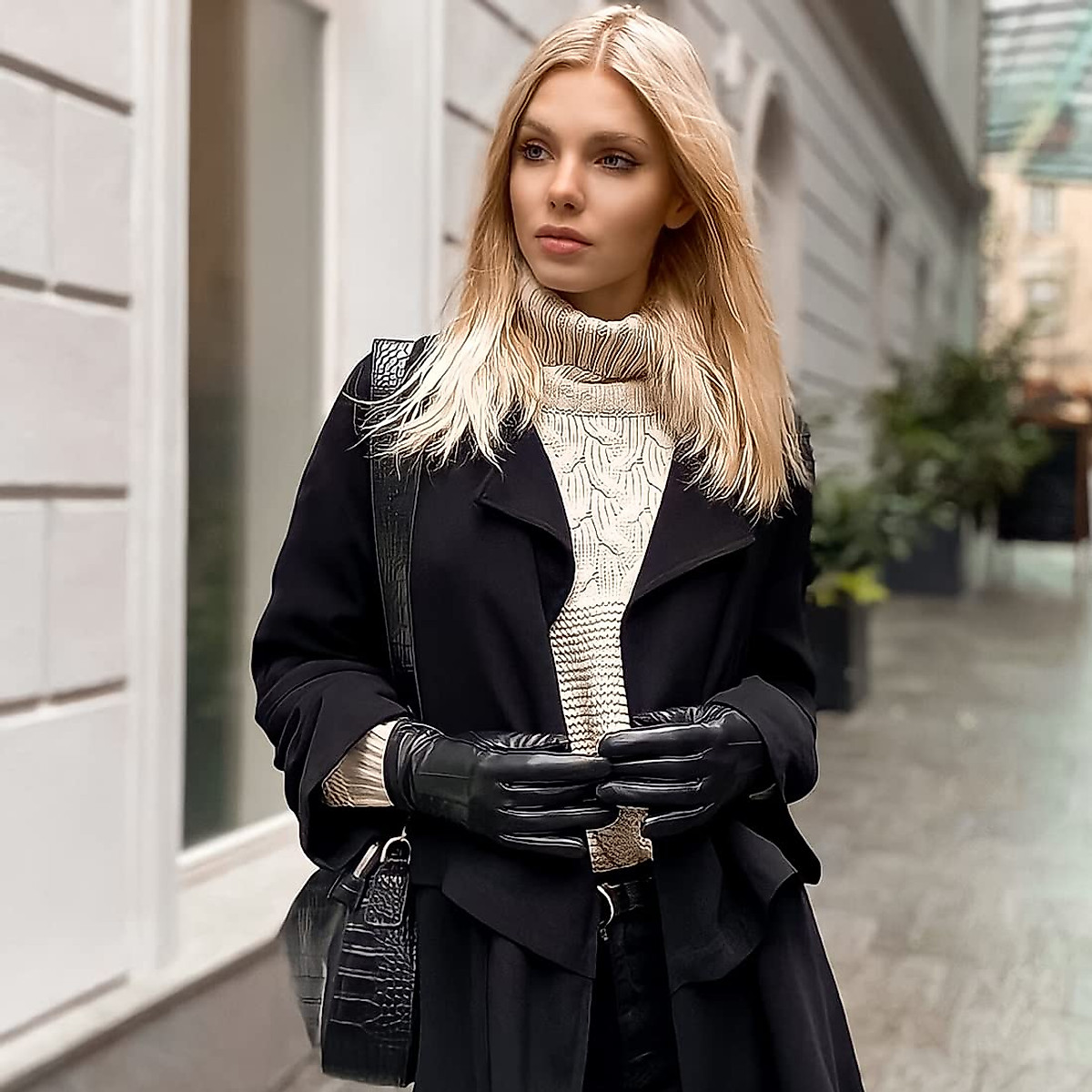 Harssidanzar Womans Leather Gloves,Winter Warm Fleece Lining Touchscreen Texting Warm Driving Lambskin Leather Gloves GL018,Black, Size M