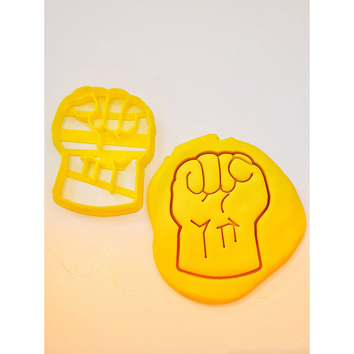 T3D Cookie Cutters Hulk Fist Cookie Cutter, Suitable for Cakes Biscuit and Fondant Cookie Mold for Homemade Treats, 2.74Inch x 3.42Inch x 0.55Inch