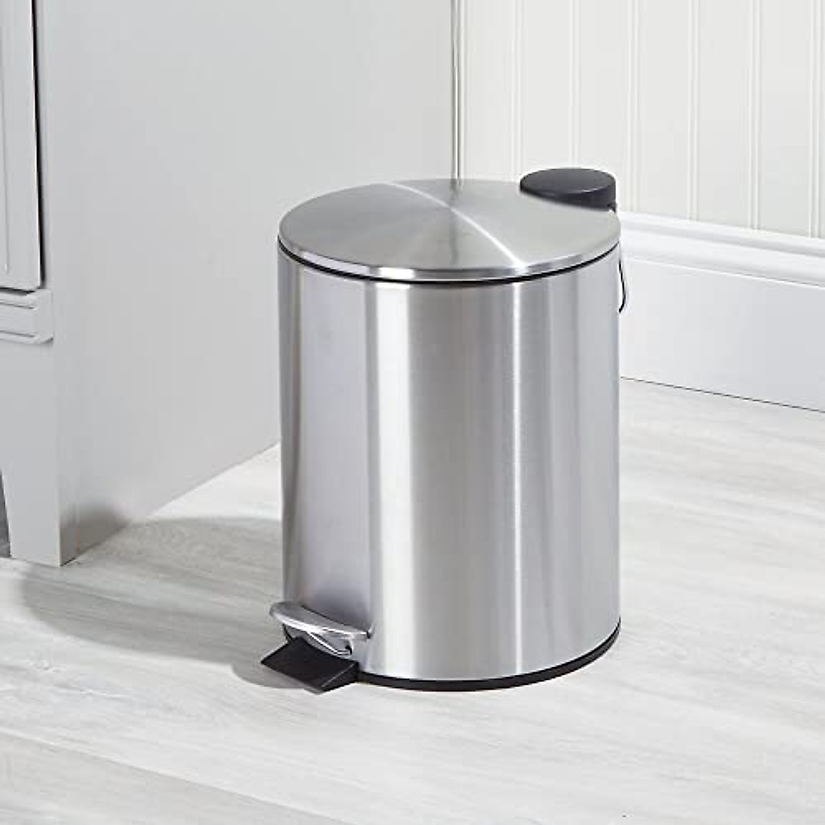 mDesign Metal 1.3 Gallon/5 Liter Round Step Trash Wastebasket, Garbage Container Bin with Lid for Bathroom, Powder Room, Bedroom, Kitchen, Craft Room, Office - Removable Liner Bucket - Brushed/Chrome