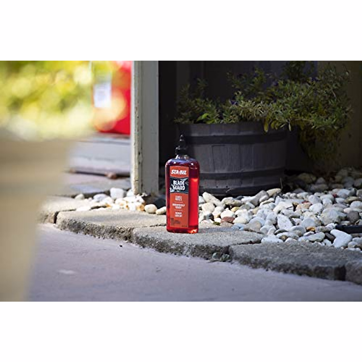 STA-BIL Blade Guard - Premium Blade Lubricant, Helps Maintain Blade Edge, Will Not Harm Plants, Protects Against Rust and Corrosion, Safe for Use On Gas and Electric Equipment, 12oz (22503), Orange