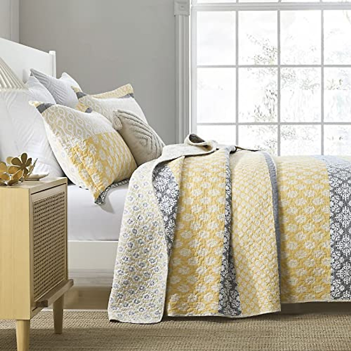 DDUOXIN Floral Quilts Queen Size - 100% Cotton Reversible Queen Quilt with 2 Pillow Shams, Farmhouse Striped Bedspreads Lightweight Queen Quilt Bedding Set, Yellow Gray, Queen
