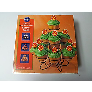 halloween cupcake display by Wilton - Cupcakes n More Desert Stand - cupcake holder - Halloween decoration