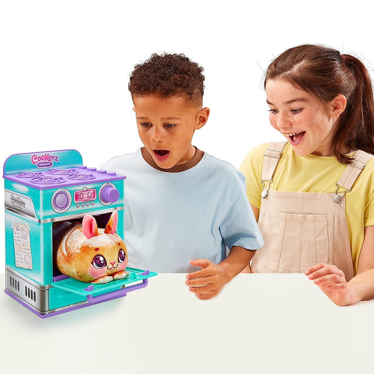 Cookeez Makery Baked Treatz. Mix & Make a Plush Best Friend! Place Your Dough in The Oven and Be Amazed When A Warm, Scented, Interactive, Plush Friend Comes Out! Which Surprise Bake Will You Make?