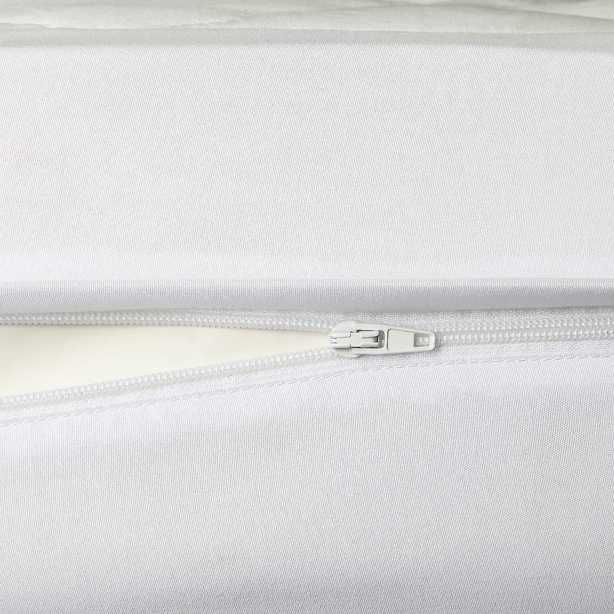 Jambini Zipper Waterproof Crib Mattress Protector - Fully Encased with an Embedded Waterproof Crib Mattress Pad