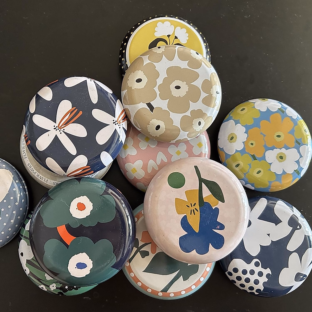 Rarapop 12 Pack Round Empty Tins Box Candle Jars, Small Travel Tin Cans, 1Oz Refillable Container Bottle Clip Tin for Candle, Lip Balm, Salve, Eye Shadow, Powder