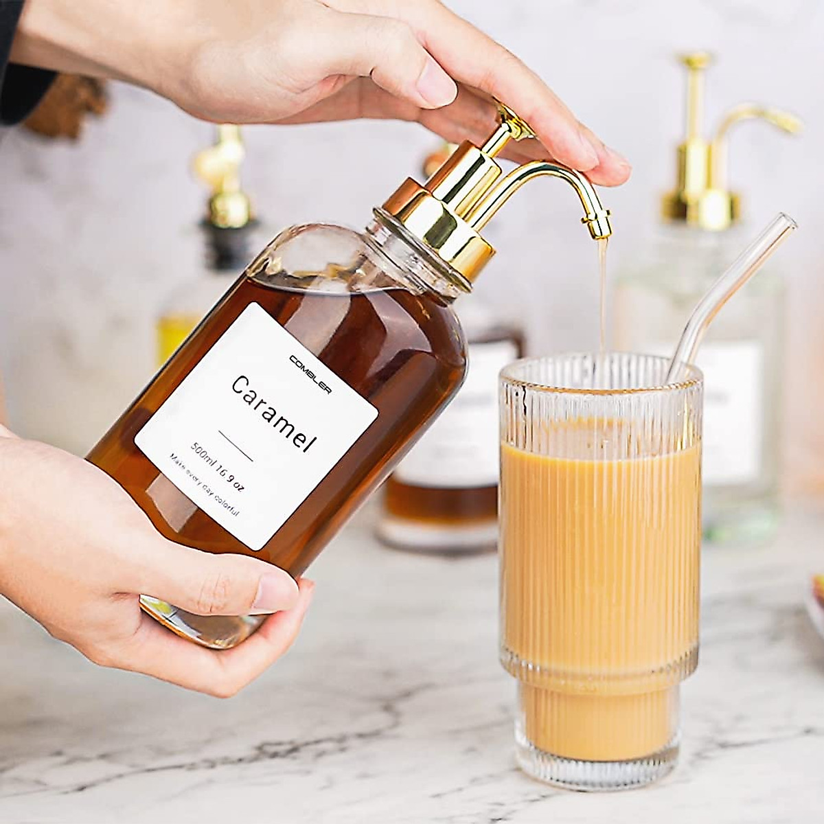Combler Coffee Syrup Dispenser for Coffee Bar Accessories, 16.9oz 500ml Syrup Bottles 2pcs Set, Glass Syrup Dispenser w. Gold Pumps and Labels, Coffee Accessories for Cinnamon, Vanilla, Caramel, Gifts