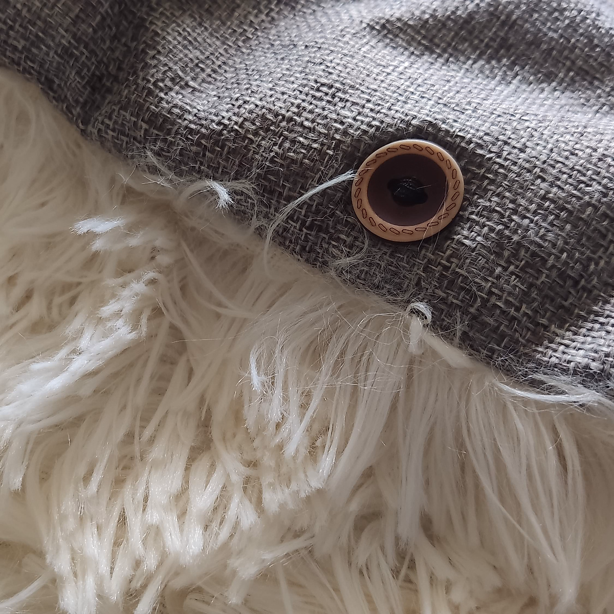 Pet Blanket for Dogs and Cats, Washable Cat Bed for Indoor Cats and Dogs, Calming Bed for Small Dogs and Cats 2 in 1 Soft Plush Fluffy Blanket 20'' X 24'' Square Pet Cushion