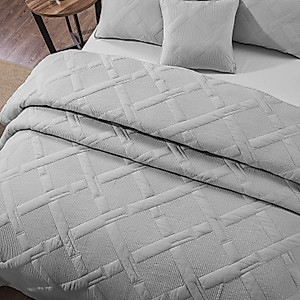 Tache Solid Light Grey Silver Soothing Pastel Soft Cotton Geometric Diamond Stitch Pattern Lightweight Quilted Bedspread 3 Piece Set, King