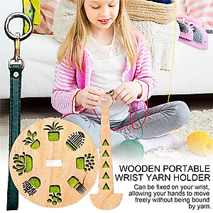 Portable Wooden Wrist Yarn Holder with Strap for Knitting and Crocheting, Yarn Ball Storage Stand, Prevents Yarn Tangling and Misalignment (Green)