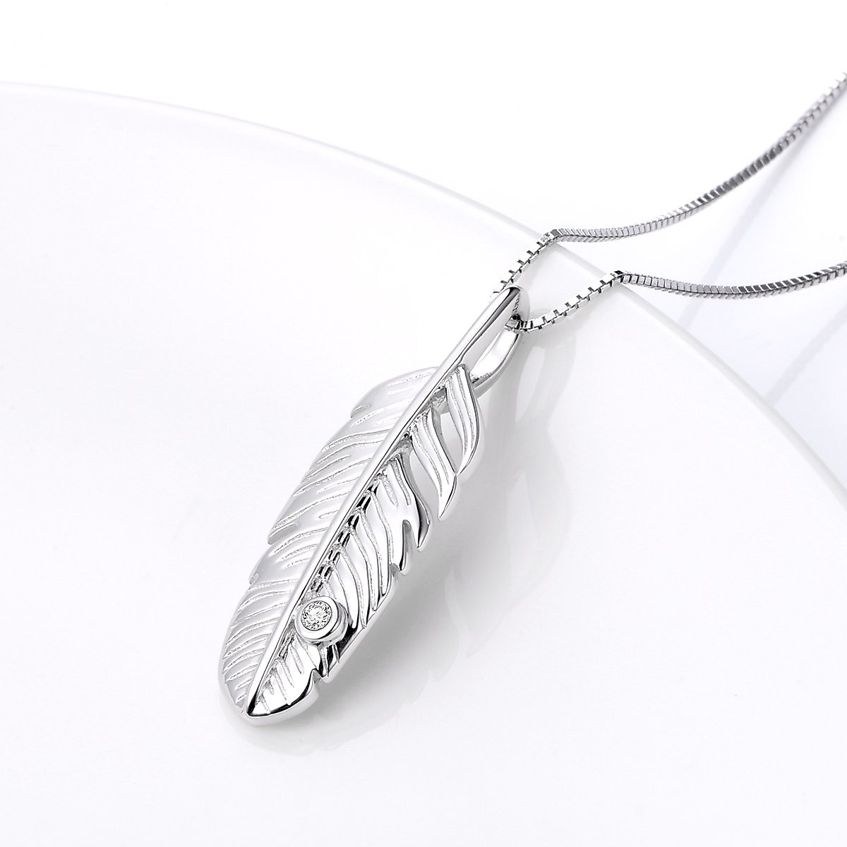 DAOCHONG S925 Sterling Silver Feather Pendant Necklace 18inches Box Chain