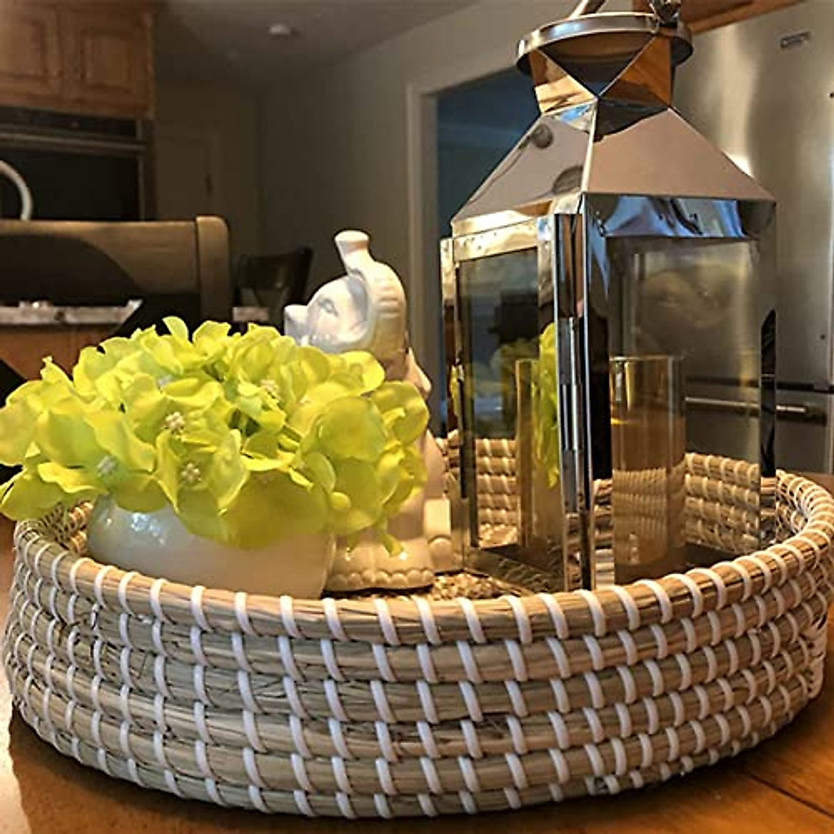 Natural Seagrass Woven Basket Round Serving Tray with Handles Coffee Table Tray Hand Woven Storage Basket for Fruit, Tea, Bread, Breakfast, Drinks, Snack Woven Tray (White Round Tray)