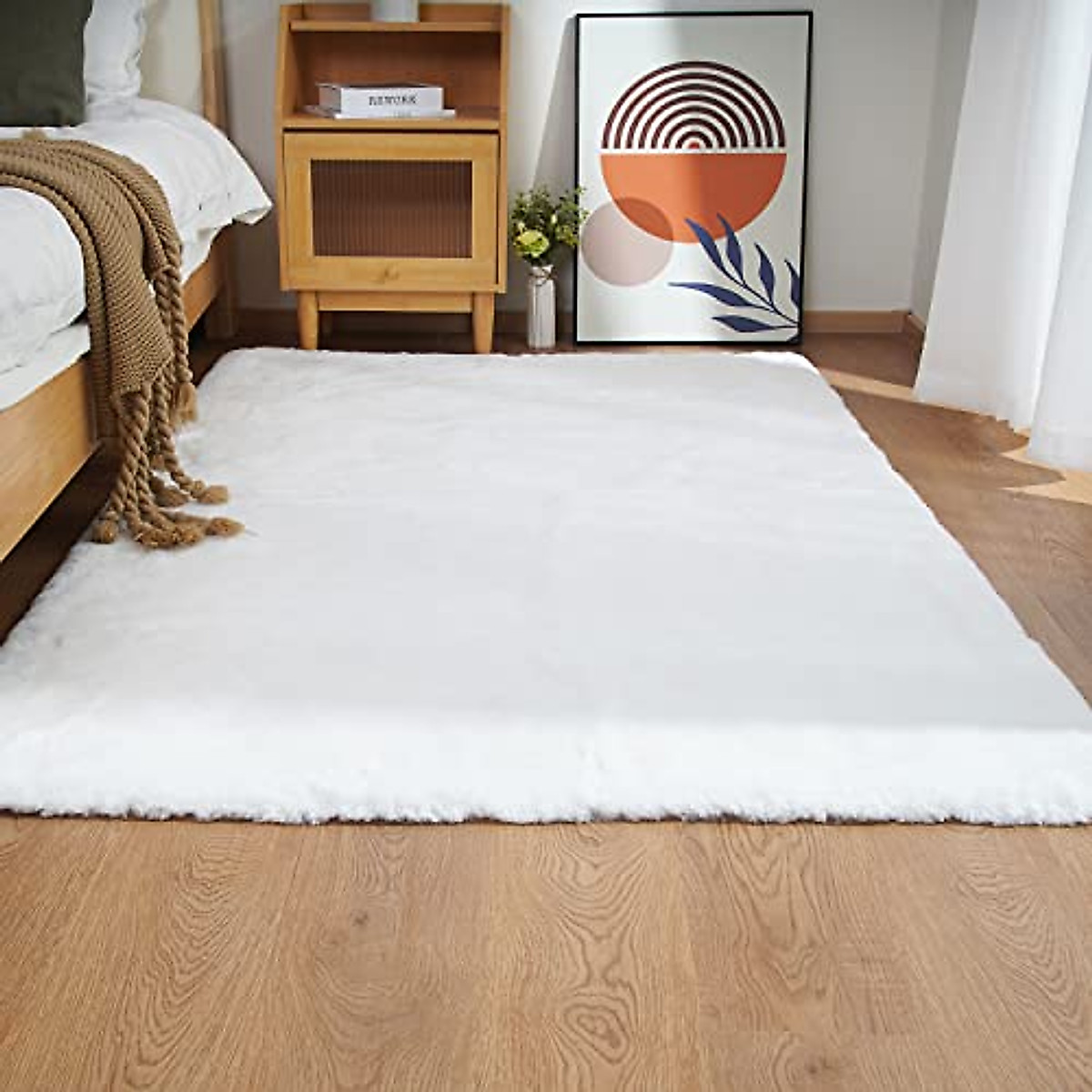 Ghouse Ultra Soft Faux Rabbit Fur Rug 2x3, Machine Washable Area Rugs for Bedroom Fluffy Rugs for Living Room, no-Shedding Carpet Sheepskin Rug White