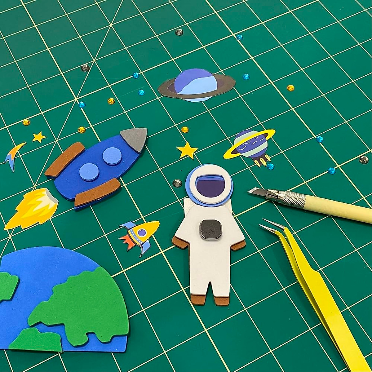 NEWBRAUG 18'' × 24'' Perfect Self Healing Cutting Mat, Non-Slip Gridded Rotary Cutting Board, Necessary for Quilting, Sewing, Craft, Fabric & Scrapbooking(Green/Black)