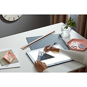 Cricut BrightPad Go (29.2 cm x 22.8 cm), Flexible LED Light, Five Brightness Settings Up to 4200 Lumens, Cordless and Portable Drawing Light Pad for Tracing, Weeding Vinyl, Sketching, Diamond Painting