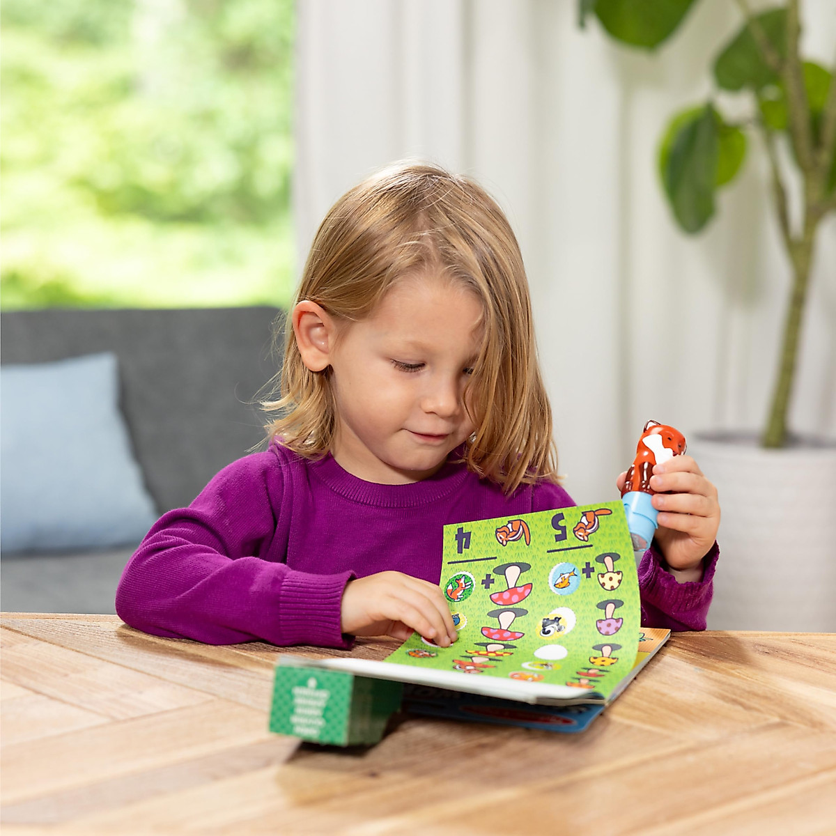 Melissa & Doug Sticker Wow!™ 24-Page Activity Pad and Sticker Stamper, 300 Stickers, Arts and Crafts Fidget Toy Collectible Character – Fox