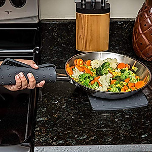 Silicone Trivet/Hot Pads for Hot Dishes - Easy to Clean Pot Holder for Kitchen - Durable, Flexible, & Multi-Purpose Mat That Helps Protect Countertops (7x7 in, Gray, 1 Pair)