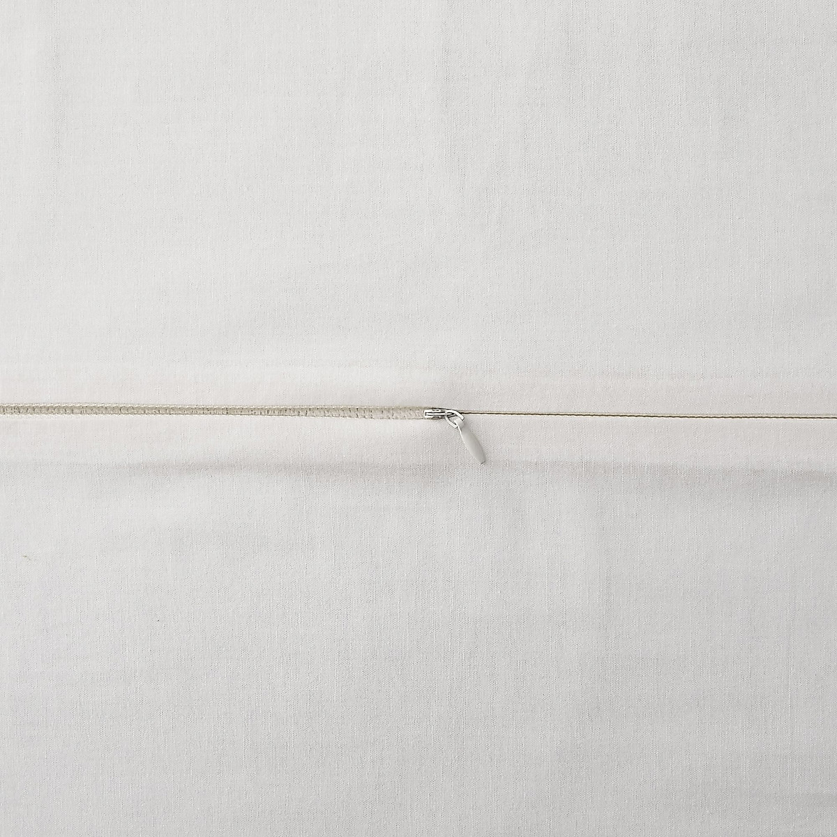 HiEnd Accents Verona Matelassé 3 Piece Super Queen Duvet Cover Set, Vintage White Cotton Medallion Pattern Bedding Set, Classic Chic Casual Farmhouse Bed Set, 1 Comforter Cover and 2 Pillow Shams