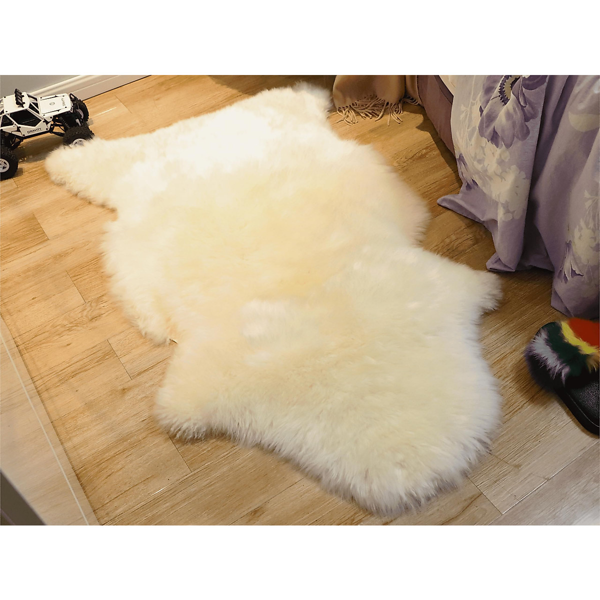 Woolous Genuine Sheepskin Rug, Large New Zealand Sheep Skin Rug Extra Thick Fluffy Ivory Rug for Living Room, Bedroom, Sofa or Chair (3.5x2.3 ft)