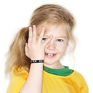 BignzwUra 48PCS Racing Car Themed Party Rubber Bracelets - Race Car Racing Checkered Flag Baby Shower Birthday Party Favors Supplies Decorations Goodie Bag Favor Stuffers Silicone Wristbands