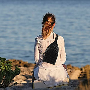 EMBRUNIOICE PU Leather Sling Bag for Women Quilted Crossbody Sling Backpack for Cycling Hiking Travel（Black）